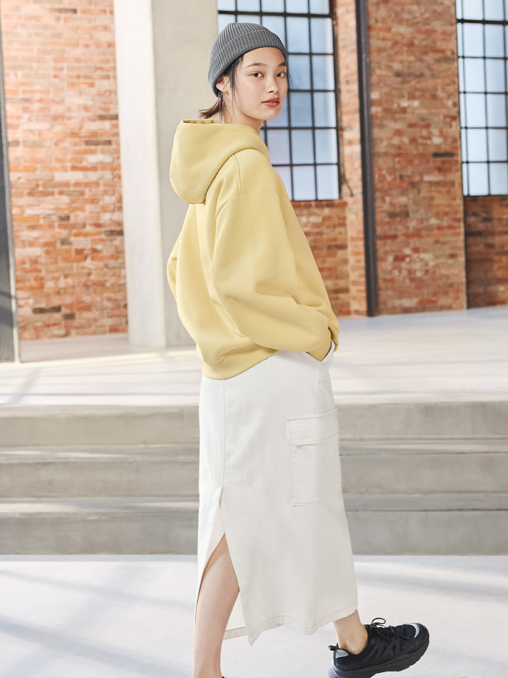 「男女適穿-DRY羅馬布圓領T恤(5分袖)、網路獨家-超寬版直筒褲+EC(褲長稍長79cm)」的穿搭推薦| GU