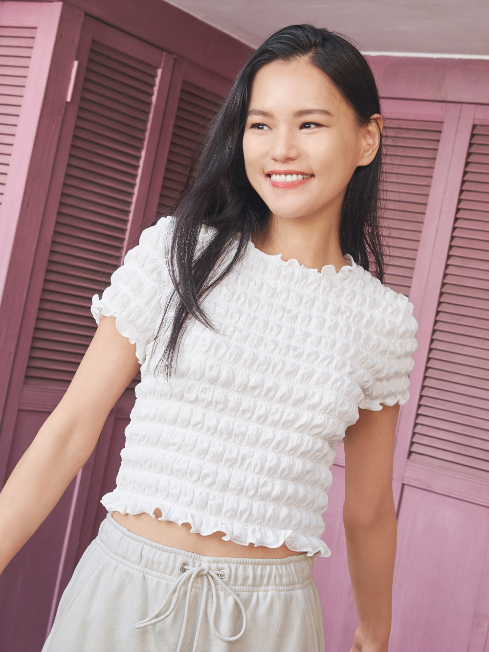 「バックボタンセーター(半袖)Z+E、リネンブレンドタックワイドパンツ(丈標準70.0～74.0cm)」を使った着こなし| ジーユー