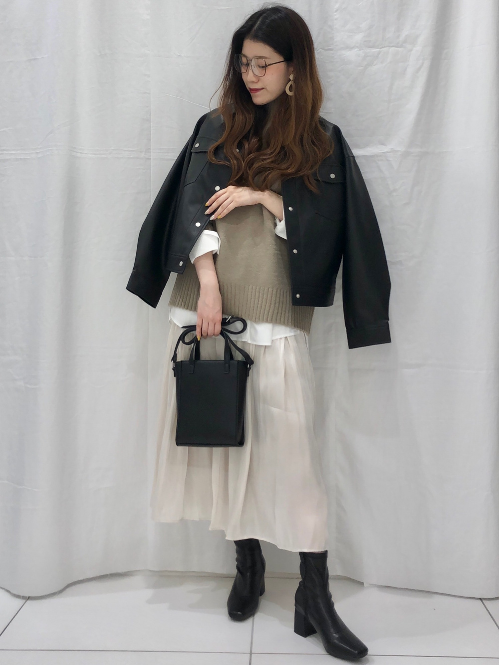 「コーデュロイフレアパンツRS(丈標準72～76cm)、ウルトラストレッチヒールブーツ」の着用コーディネート| ジーユー