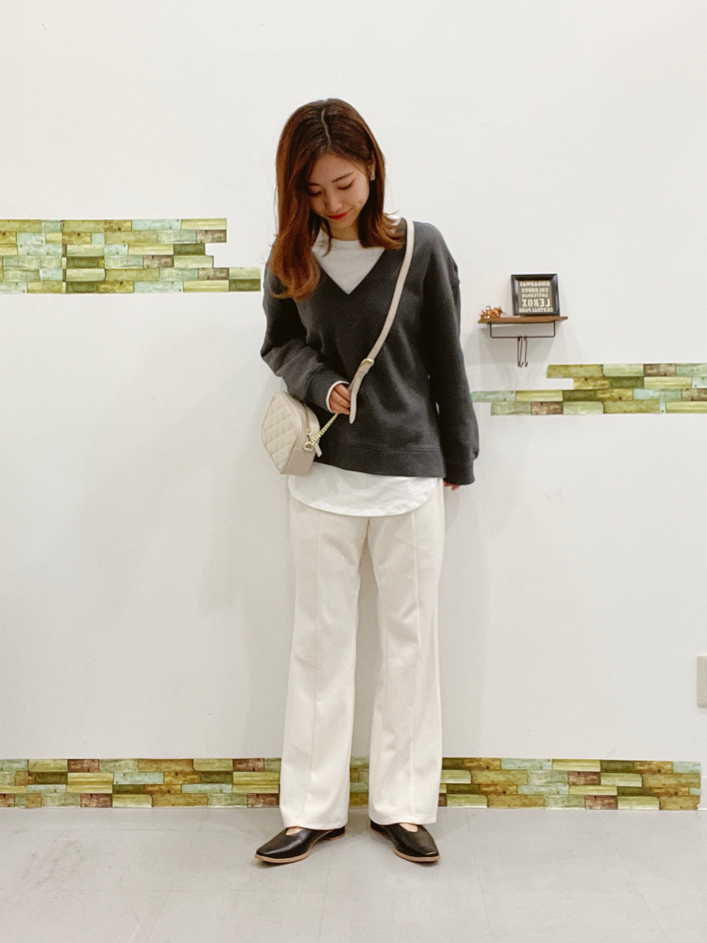 「ラウンドヘムロングスリーブT(長袖)、ジャカードクロップドニットベストNT+E」の着用コーディネート| ジーユー