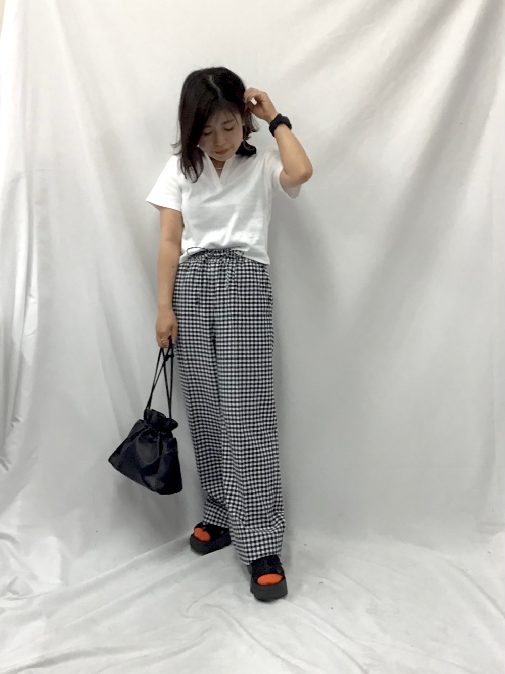 「バイカラースキッパーポロ(半袖)(丈43.5cm～50cm)、デニムクラッシュショートパンツOSB+EC」の着用コーディネート| ジーユー