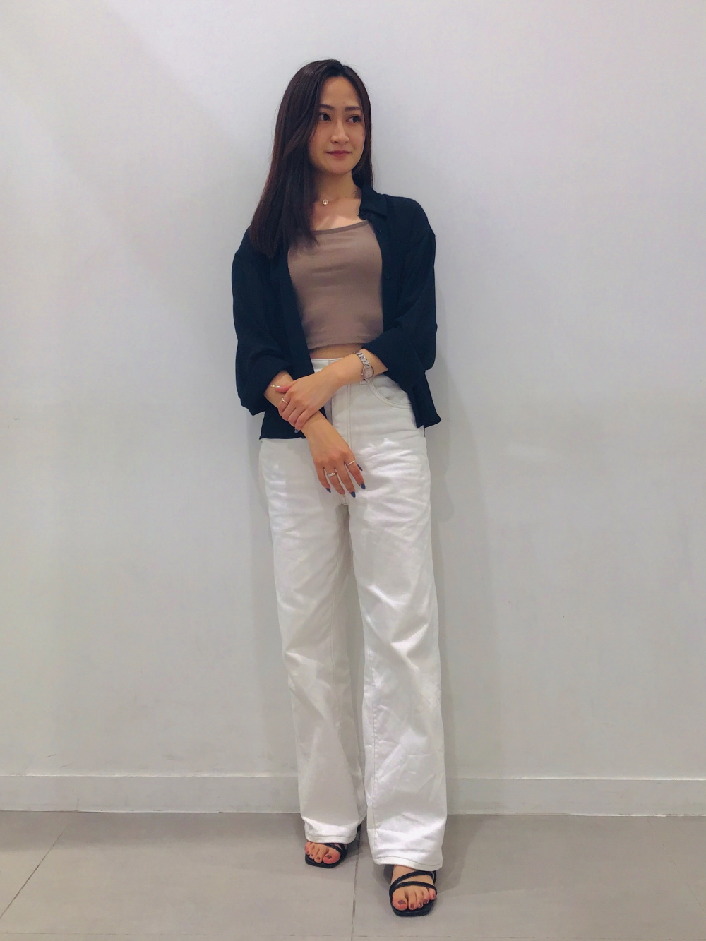 「バンドカラーボリュームスリーブシャツ(5分袖)Z+E、ハイウエストセミワイドジーンズ(丈標準72～76cm)」の着用コーディネート| ジーユー