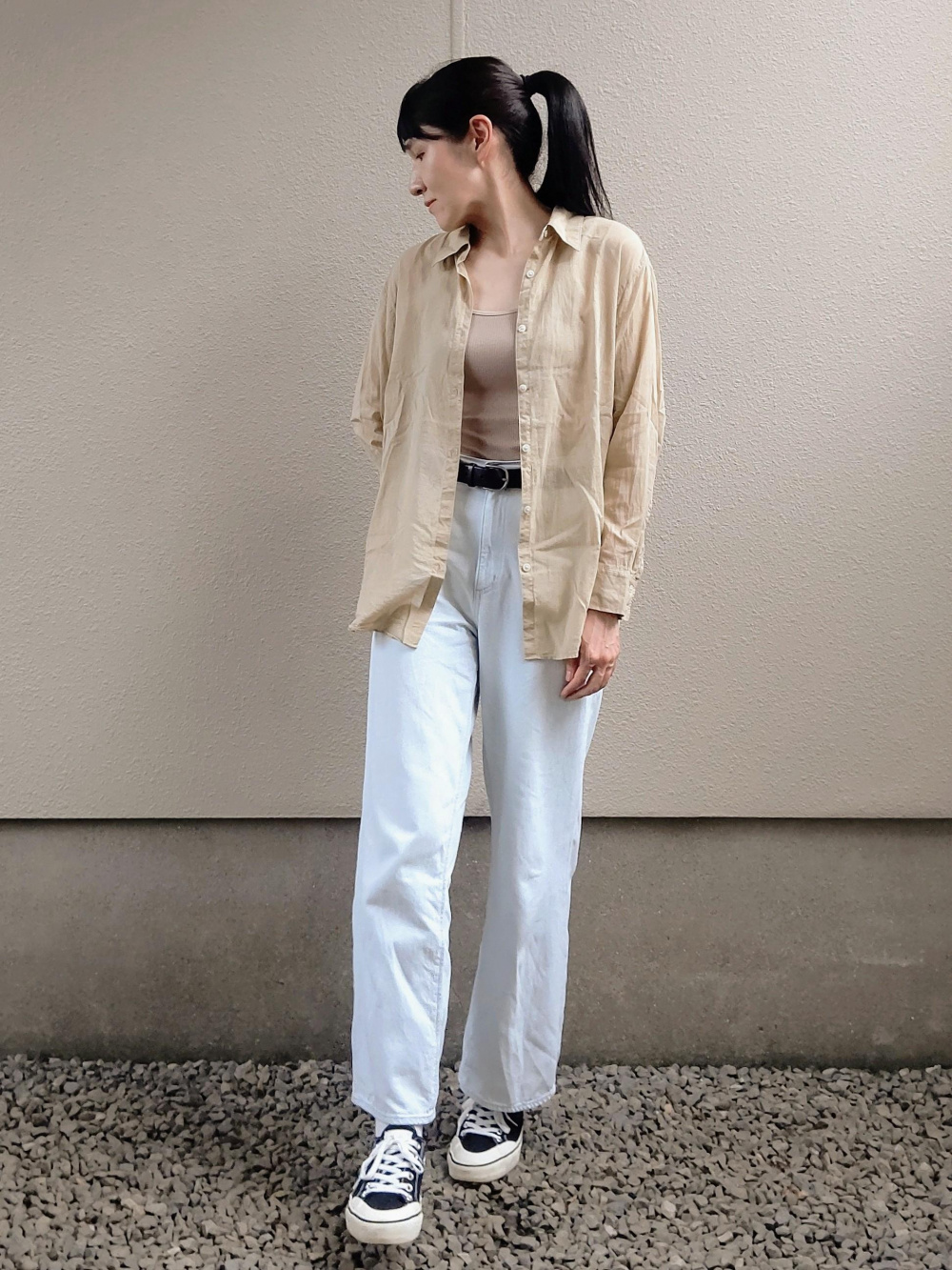 「バンドカラーボリュームスリーブシャツ(5分袖)Z+E、ハイウエストセミワイドジーンズ(丈標準72～76cm)」の着用コーディネート| ジーユー