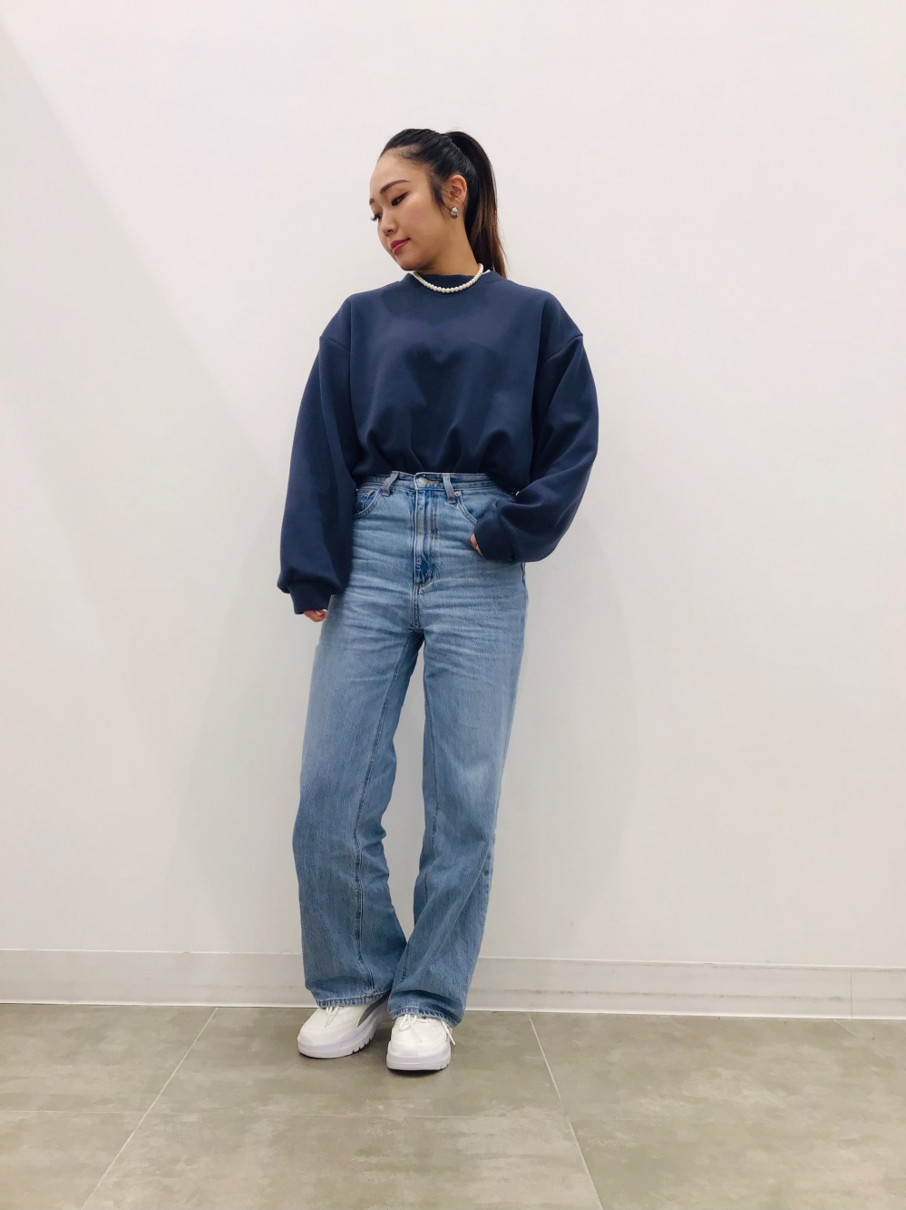 「ミラノリブボクシーセーター(長袖)、ハイウエストセミワイドジーンズ(丈標準72～76cm)」の着用コーディネート| ジーユー