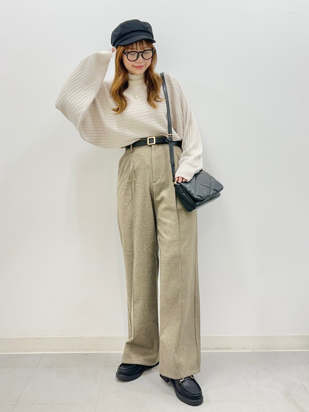 「パフィータッチVネッククロップドセーター(長袖)、ブラッシュドジャージーワイドパンツ(丈標準70.0～74.0cm)」の着用コーディネート| ジーユー