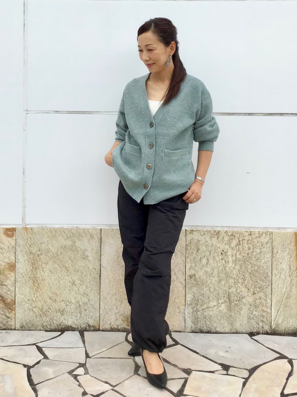 「羅紋方領針織坦克背心、輕型牛仔寬褲(褲長標準69～73cm)」的穿搭靈感 | GU