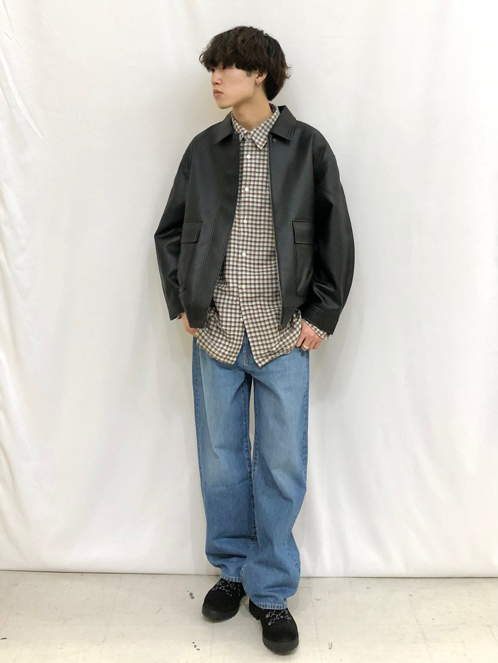 「フェイクレザーブルゾンNT+E、ストライプオーバーサイズシャツ(長袖)」の着用コーディネート| ジーユー