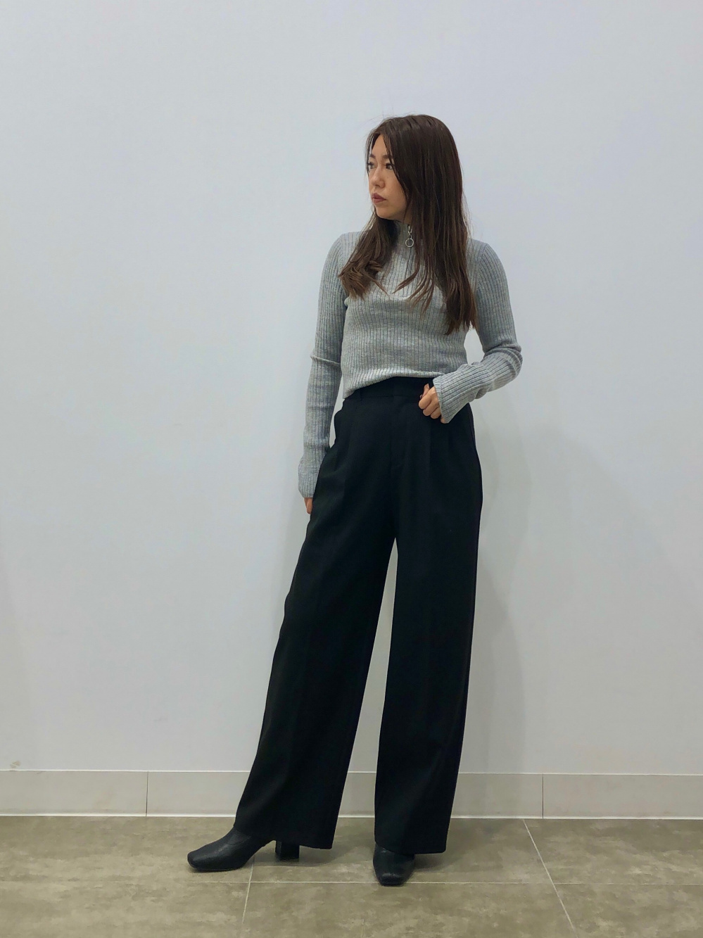 「リブハーフジップセーター(長袖)Q、タックワイドパンツ(丈標準70.0～74.0cm)」の着用コーディネート| ジーユー