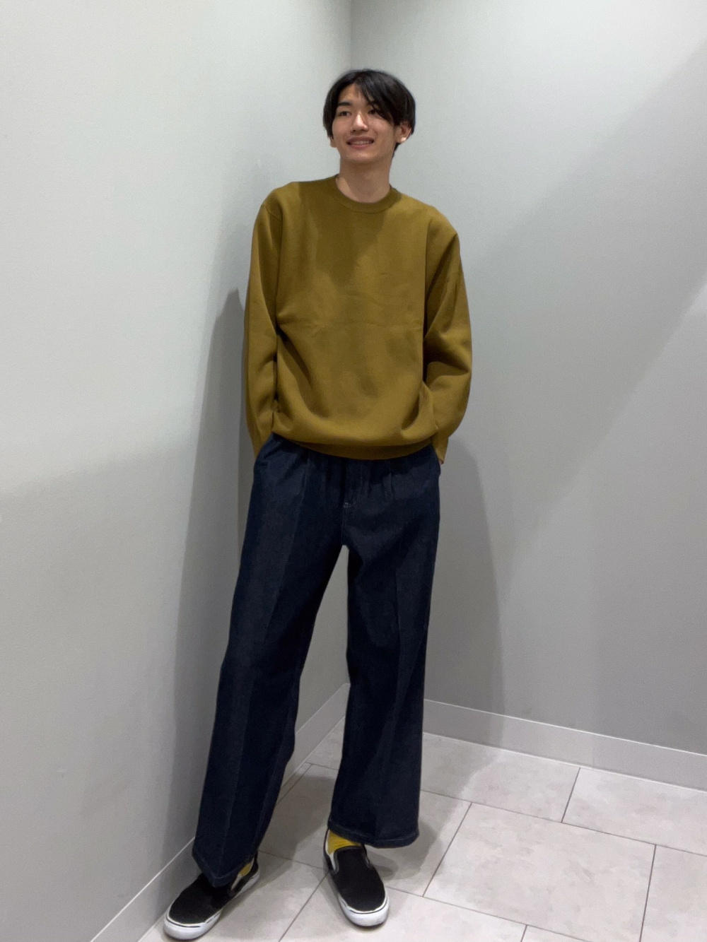 「燈心絨oversized襯衫長袖OSB+EC、透膚印花高領T恤(長袖上衣)Q」的穿搭靈感 | GU