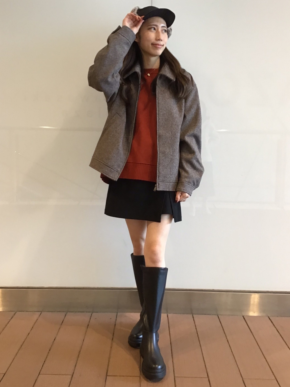 「ストライプオーバーサイズシャツ(長袖)、オーバーサイズクルーネックセーター(長袖)」を使ったコーディネート