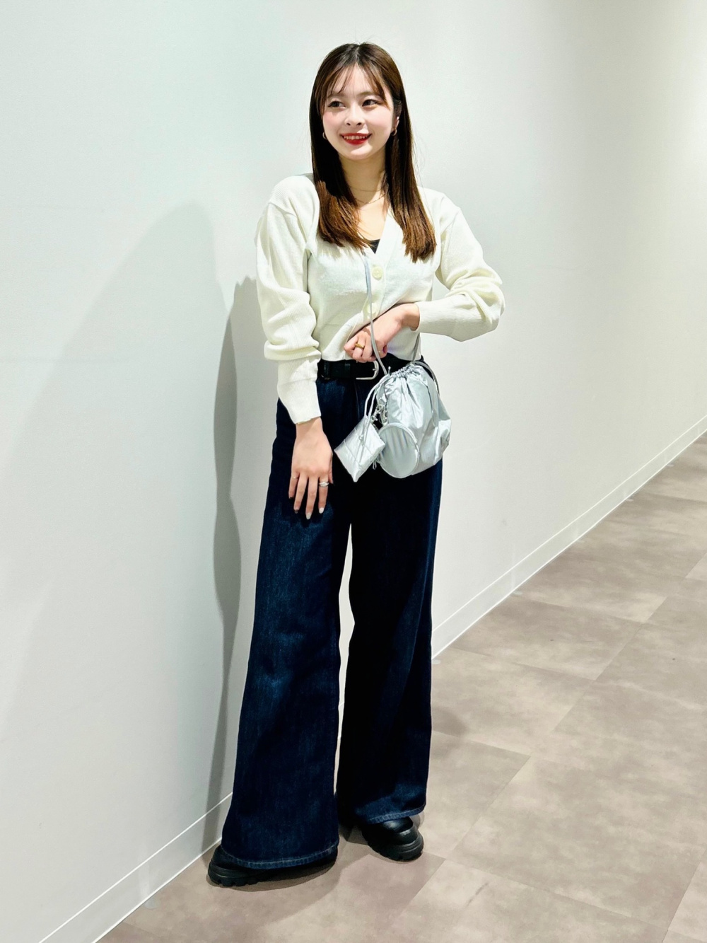 「ローゲージハーフジップセーター(長袖)、ミドルライズワイドジーンズ(丈標準72.0～76.0cm)」の着用コーディネート| ジーユー
