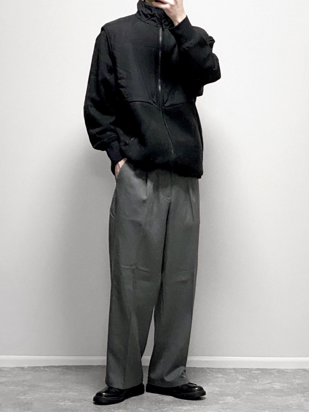 「ヘビーウェイトスウェットプルオーバー(長袖)(セットアップ可能)、デニムスーパーワイドカーゴパンツ」の着用コーディネート| ジーユー