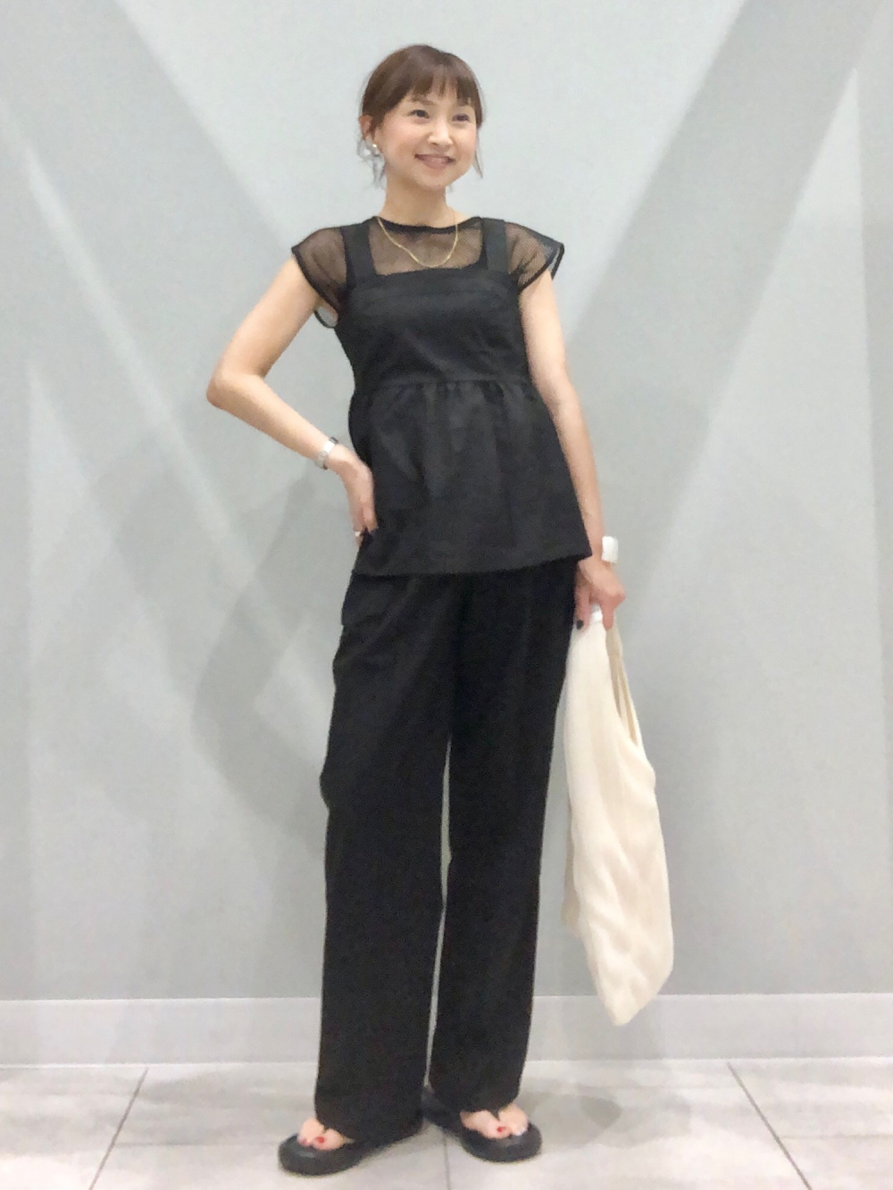 「ドライポンチオーバーサイズスリーブレスT、バレルレッグジーンズA+EC(丈長め81.0cm)」の着用コーディネート| ジーユー