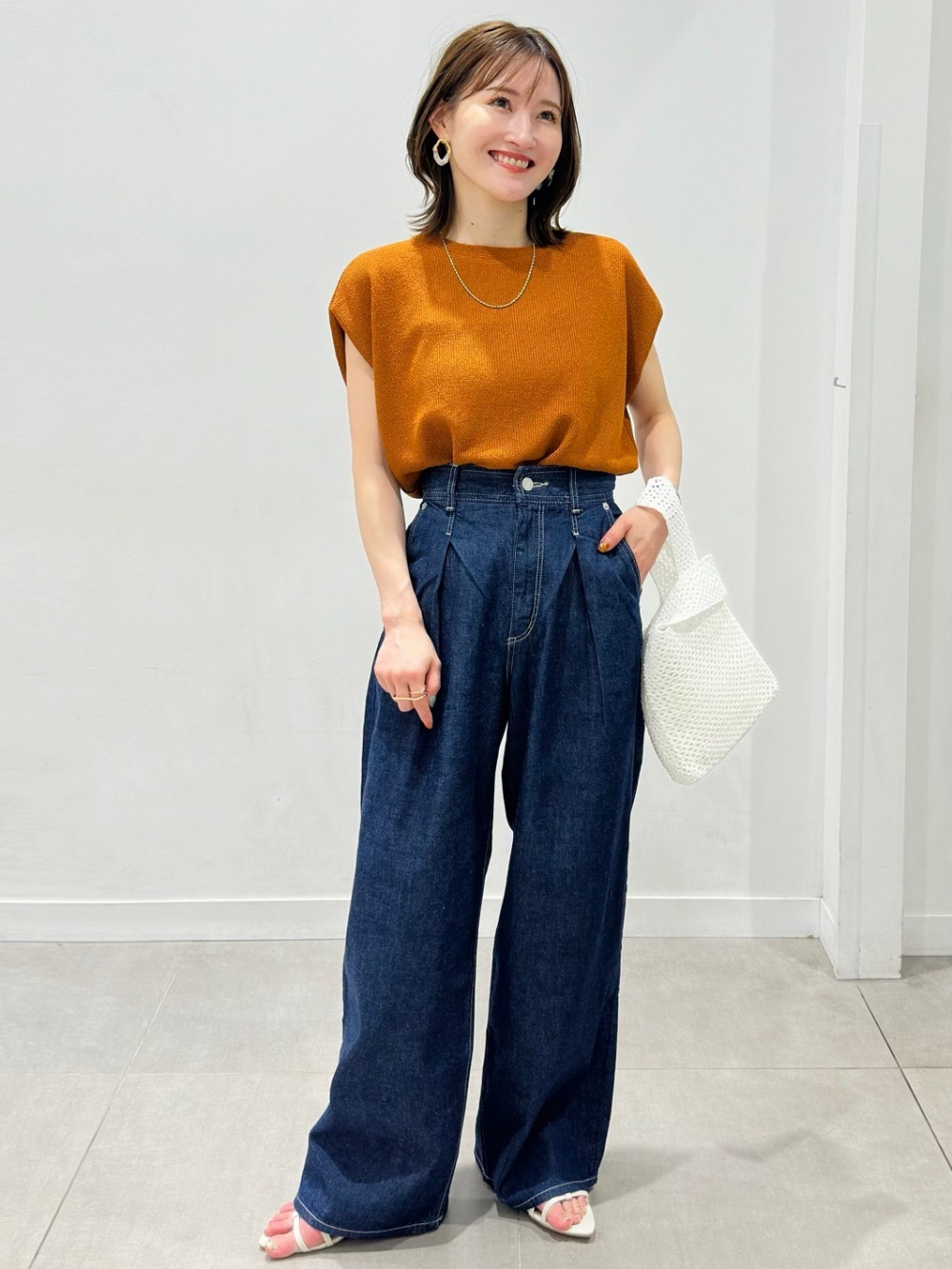 「ループヤーンウエストタックT(ノースリーブ)、ウォッシュドスウェットプルオンパンツQ」を使ったコーディネート