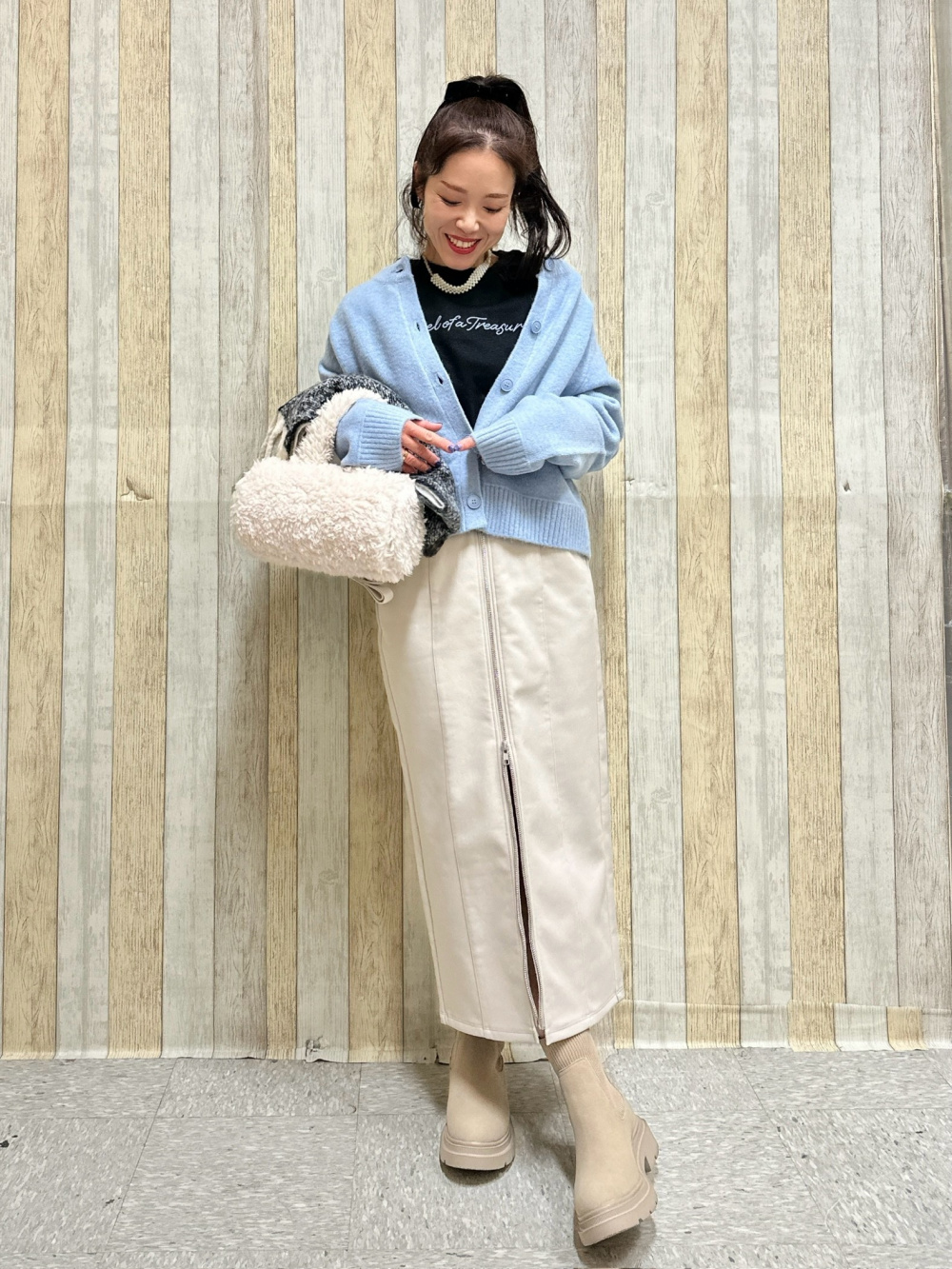 「Puffy Touch Crew Neck Short Cardigan、Barrel Leg Jeans/Long+EC(78.5cm)」| GU的穿搭理念