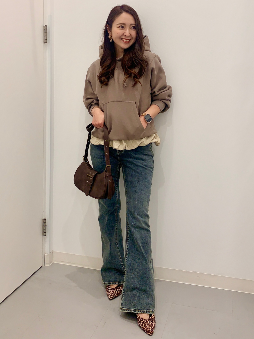 「ストレッチリブクロップドT(12分袖)(ウォーム)、テーラードベストZ」の着用コーディネート| ジーユー