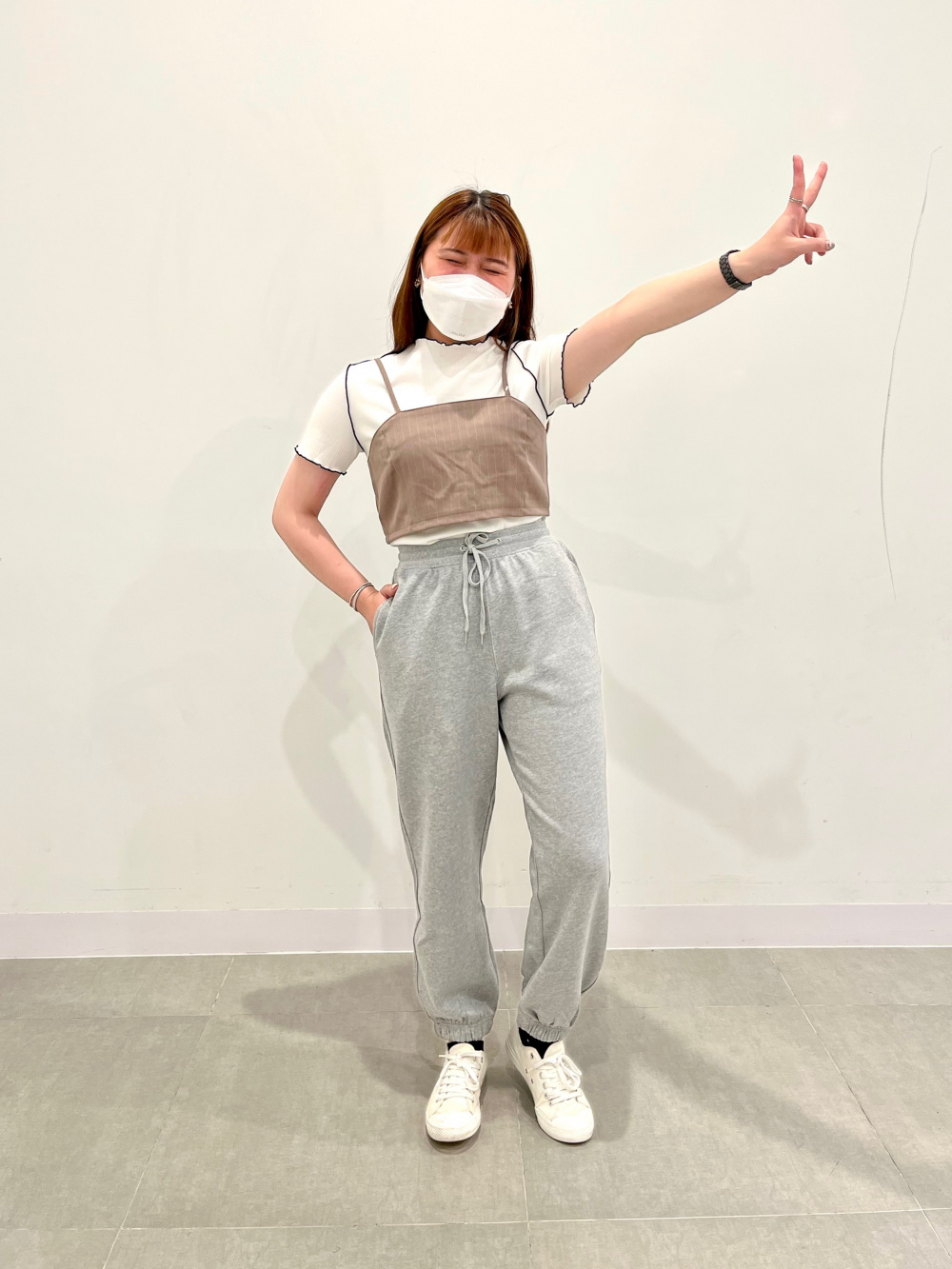 「リブバイカラーメローコンパクトT(半袖)、Vネックティアードワンピース(5分袖)」の着用コーディネート| ジーユー