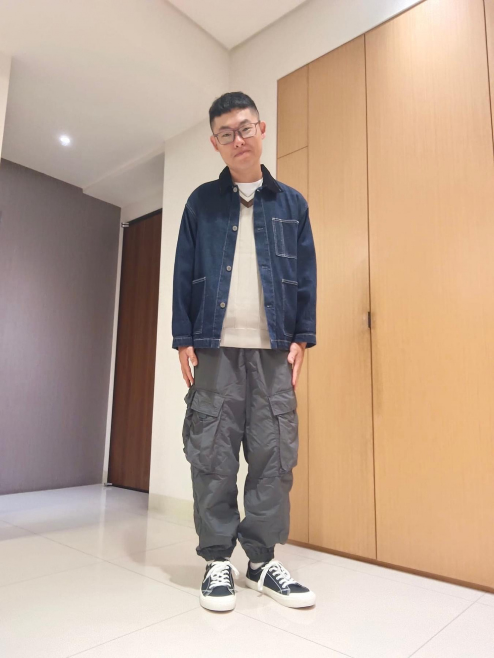 「STYLE-DRY圓領T恤(短袖)、輕型牛仔寬褲(褲長標準69～73cm)」的穿搭靈感 | GU