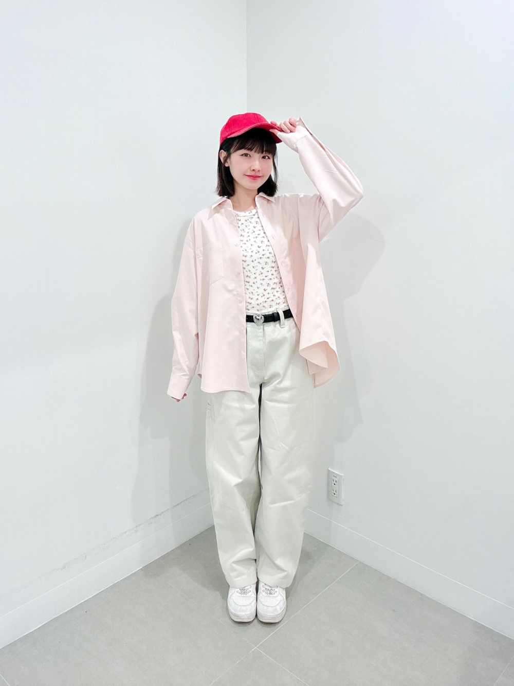 「ポインテールフラワープリントT、バックボタンシャツ」を使ったコーディネート