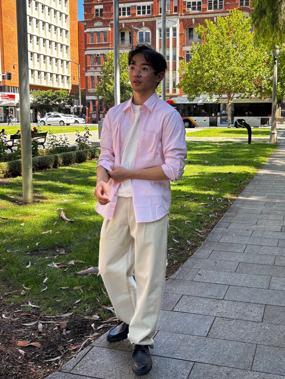 Find out the outfit ideas of「Uniqlo U 100% Cotton Crew Neck T-Shirt」