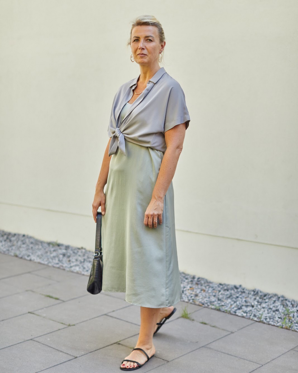 Check styling ideas for「SATIN CAMISOLE DRESS、HICKORY WORK SHIRT」| UNIQLO CA