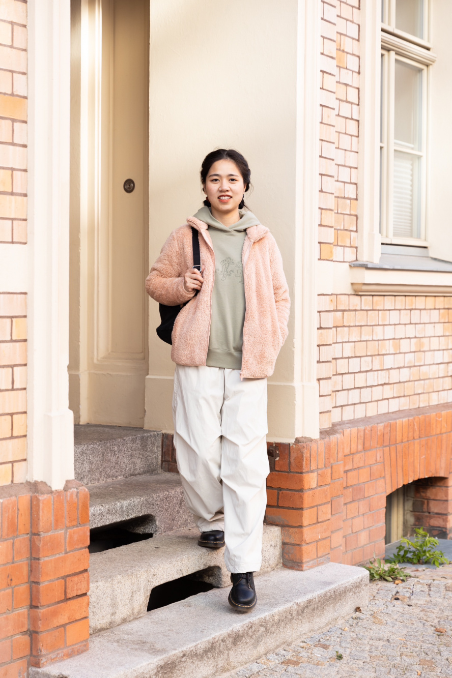 Descubre ideas de looks para「Chaqueta polar mullida、Camiseta suave ...
