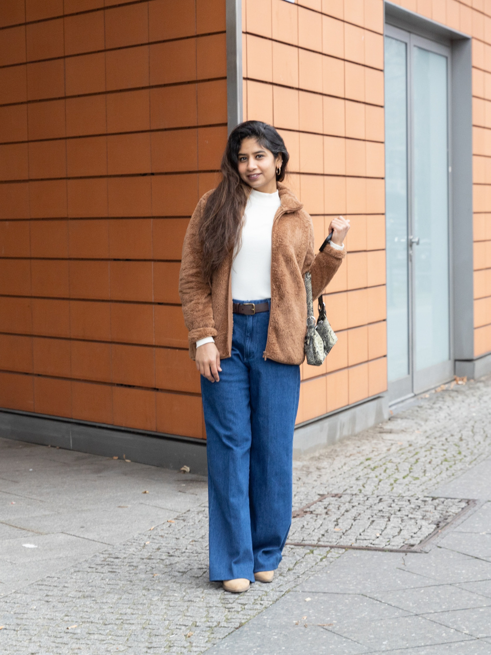 Descubre ideas de looks para「Chaqueta polar mullida、Camiseta suave ...