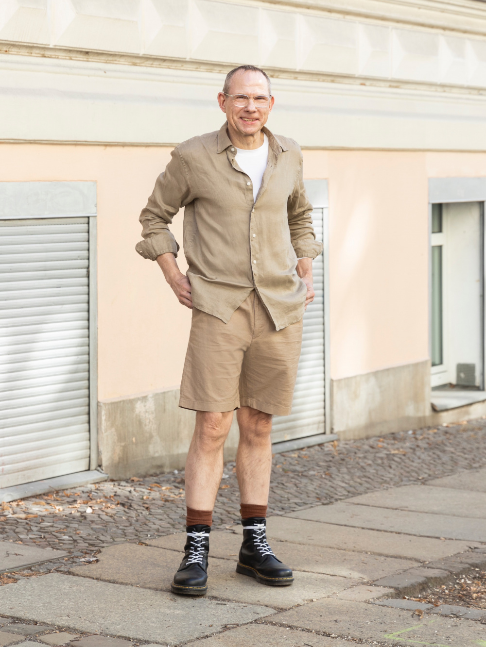 Descubre ideas de looks para「Jersey cuello redondo (manga corta)、Pantalón corto confort lino ...