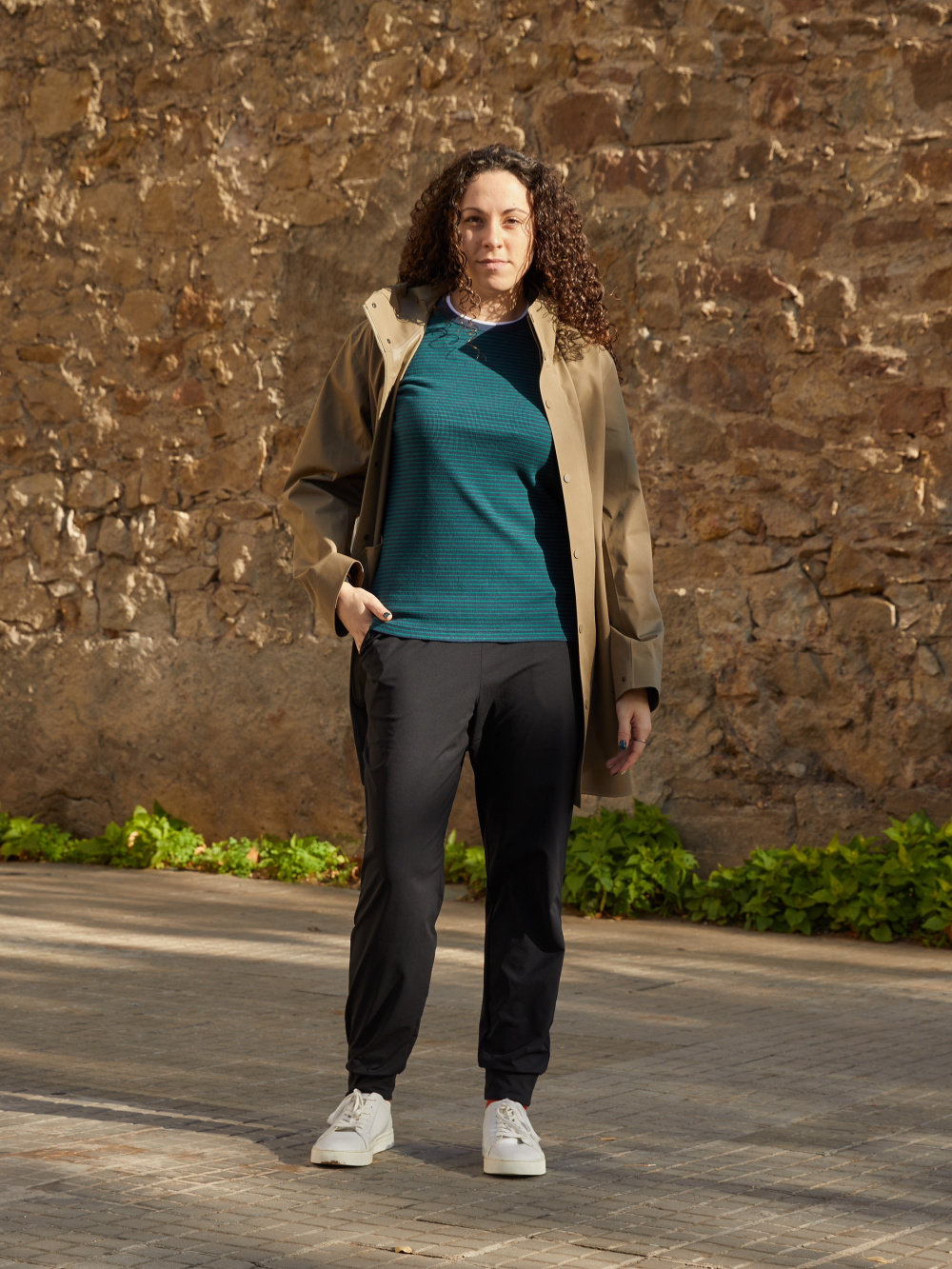 Descubre ideas de looks para「Chaqueta polar mullida、Camiseta suave ...