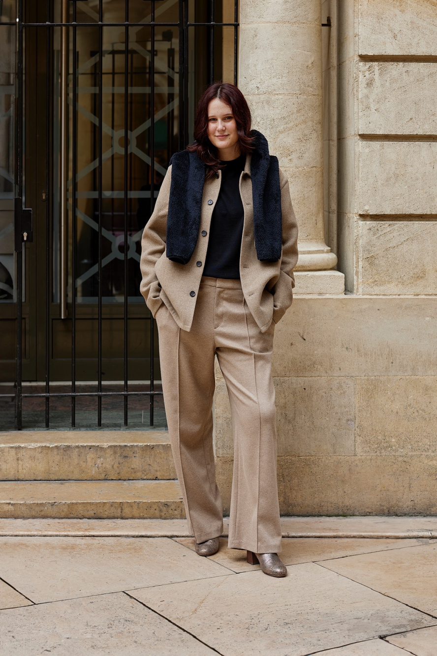 Descubre ideas de looks para「Chaqueta polar mullida、Camiseta suave ...