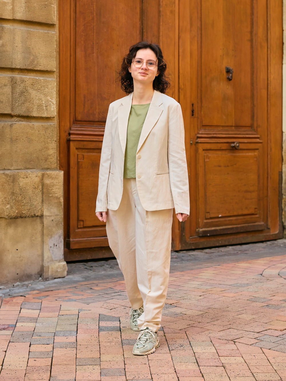 Descubre ideas de looks para「Pantalón corto bermuda、Camisa lino mezcla (sin mangas)」| UNIQLO ES