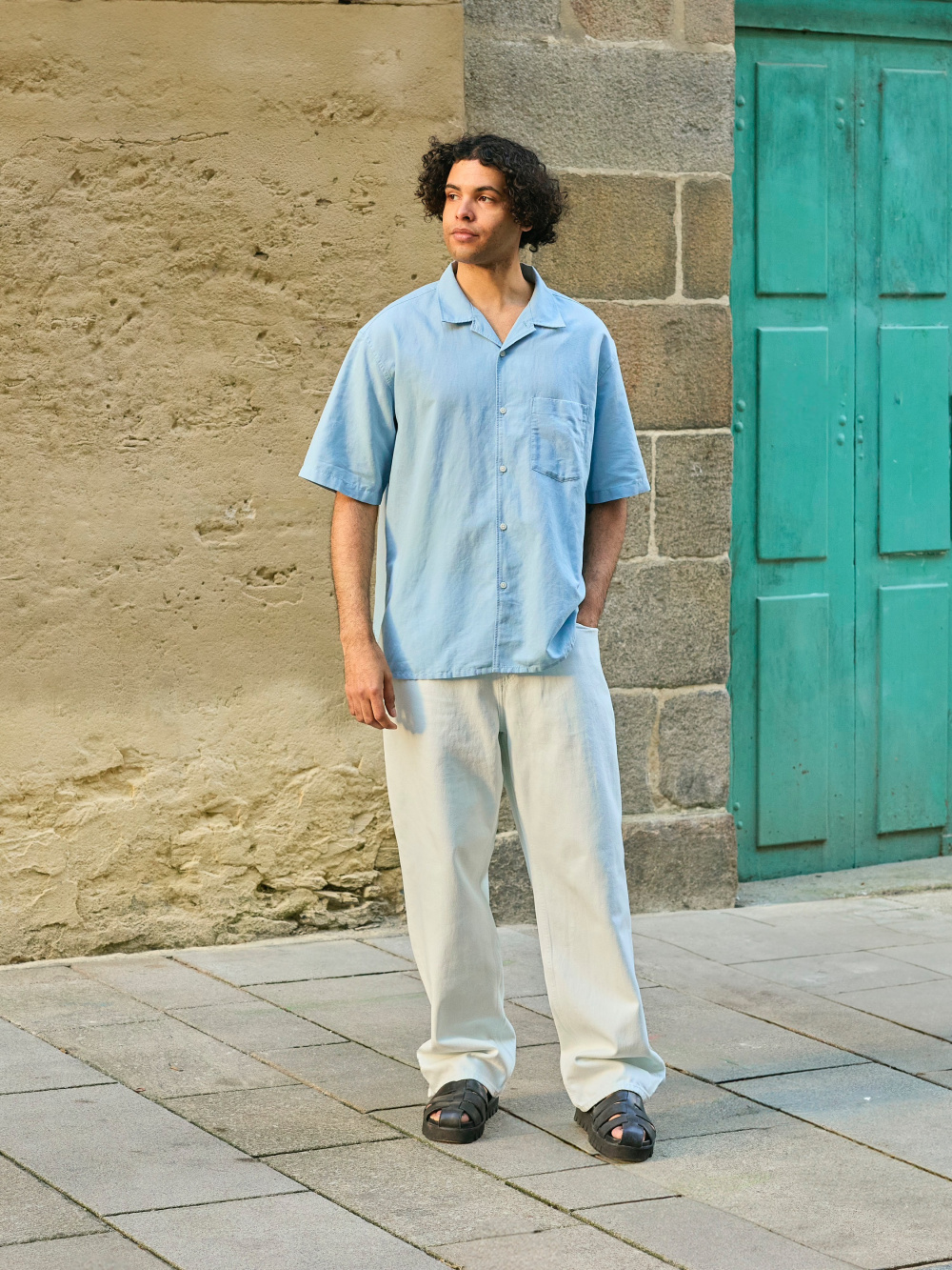 Descubre ideas de looks para「Camisa lino mezcla、Pantalón corto vaquero」| UNIQLO ES