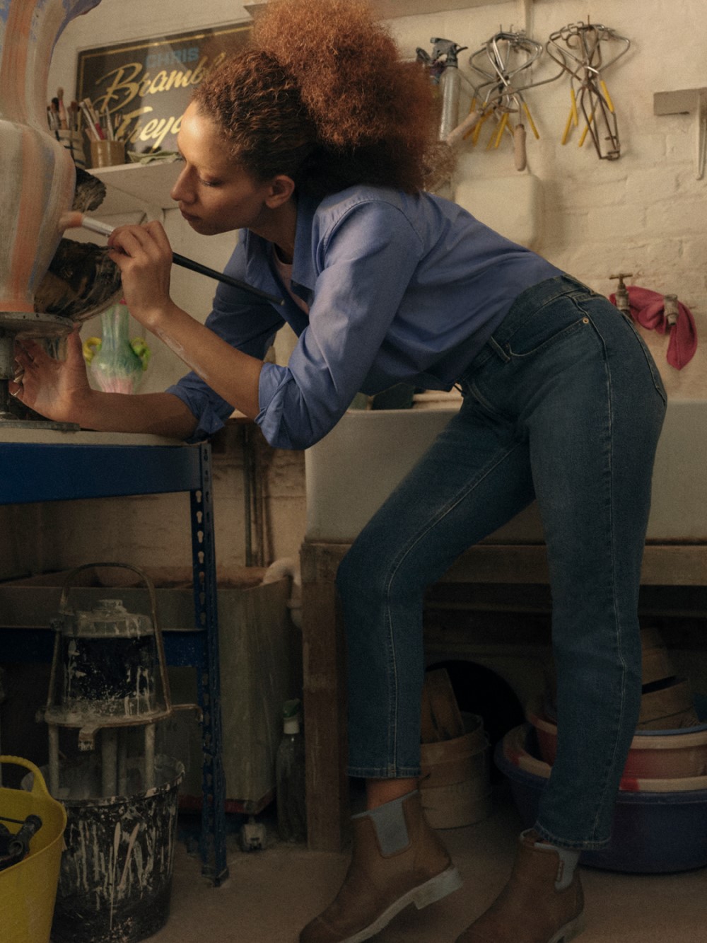 「コンフォート2Bジャケット（袖丈着丈標準）、アメリカンスリーブブラタンクトップ」を使った着こなし| ユニクロ公式