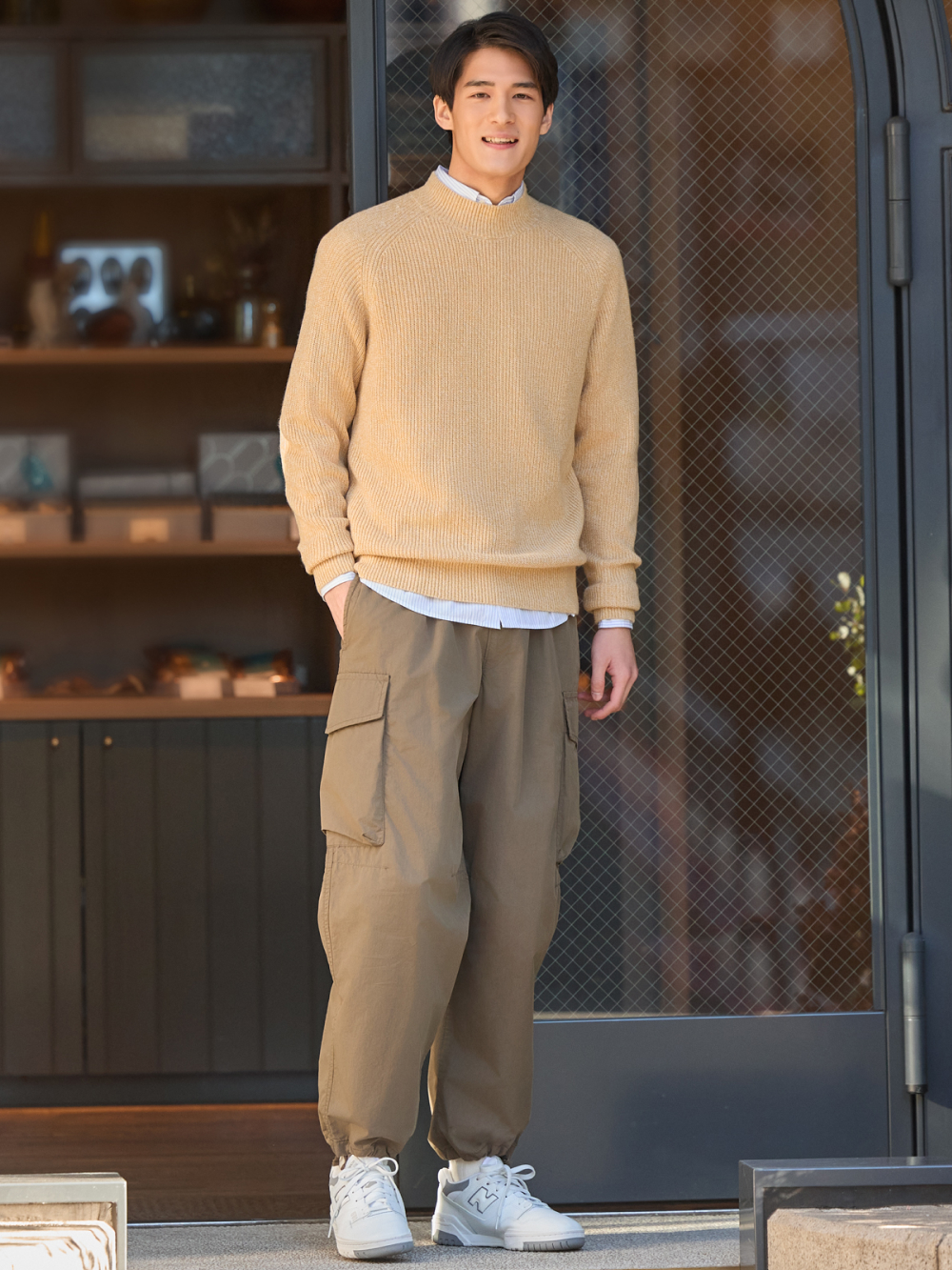 Dapatkan look produk「Celana Kargo Parasut Fit Lebar」| UNIQLO ID