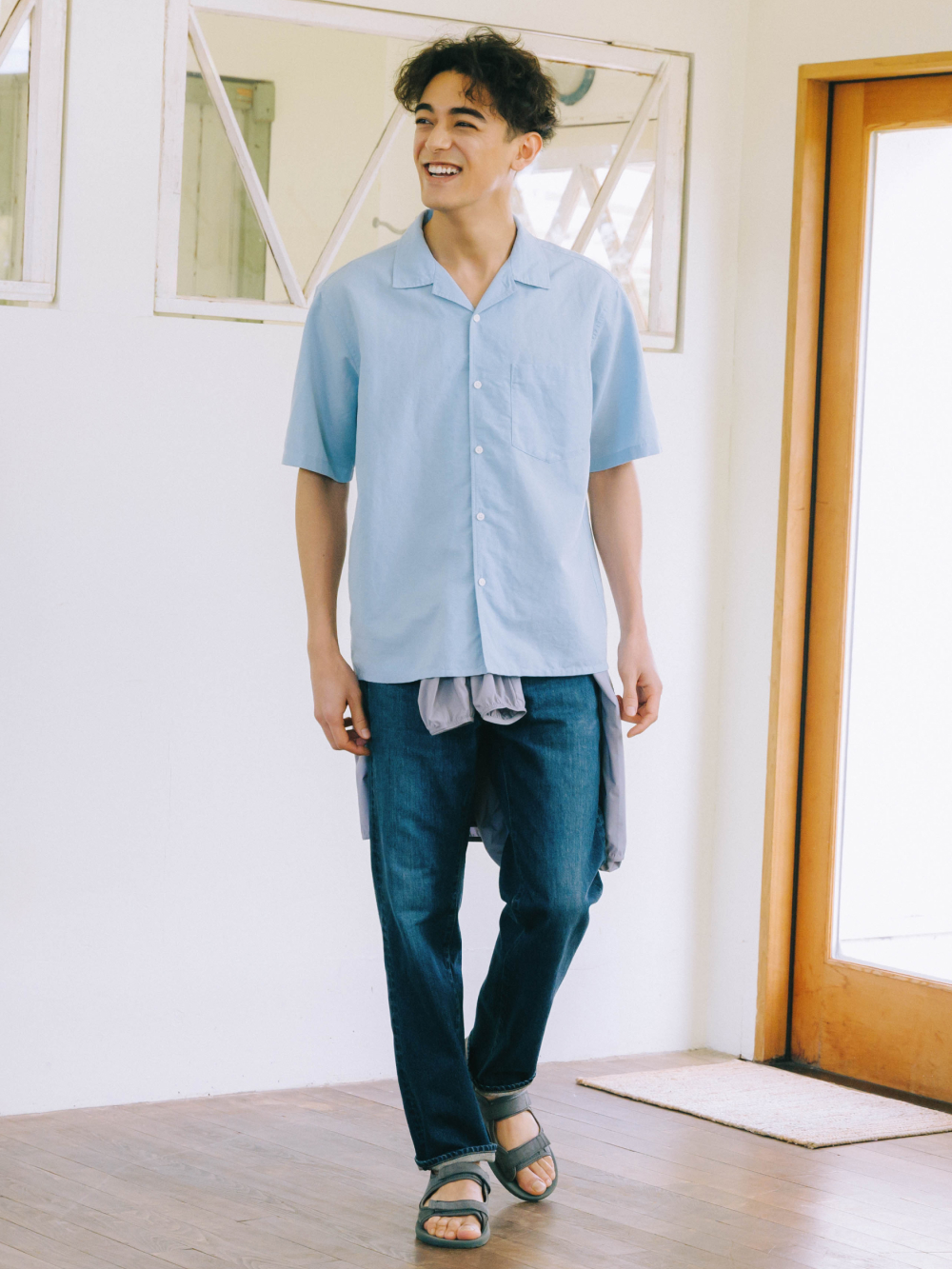 「ポケッタブルUVカットパーカ/NANODESIGN、コットンリネンシャツ」を使った着こなし