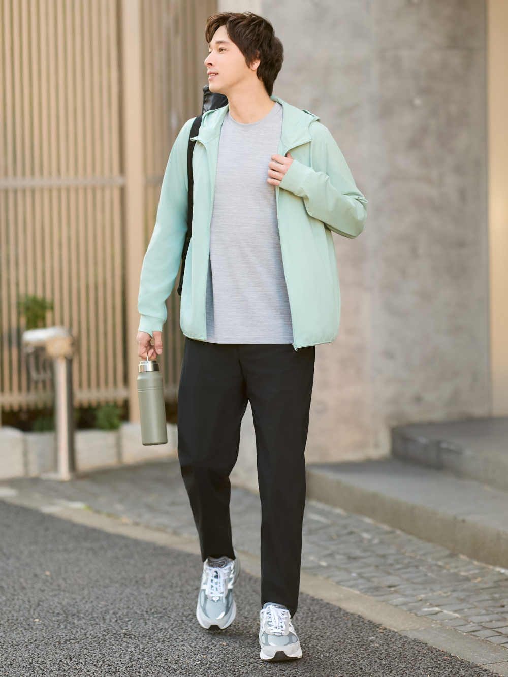 「ドライEXクルーネックTシャツ、ドライEXUVカットフルジップパーカ」を使った着こなし| ユニクロ公式