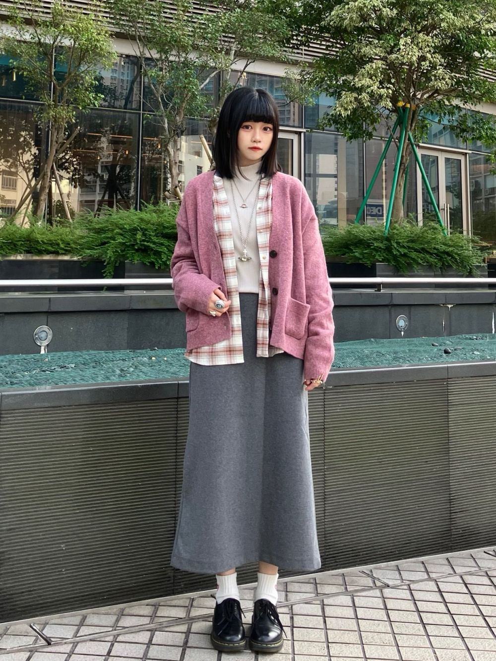 Outfit ideas of「SOUFFLE YARN V NECK SHORT CARDIGAN、HEATTECH SCARF ...