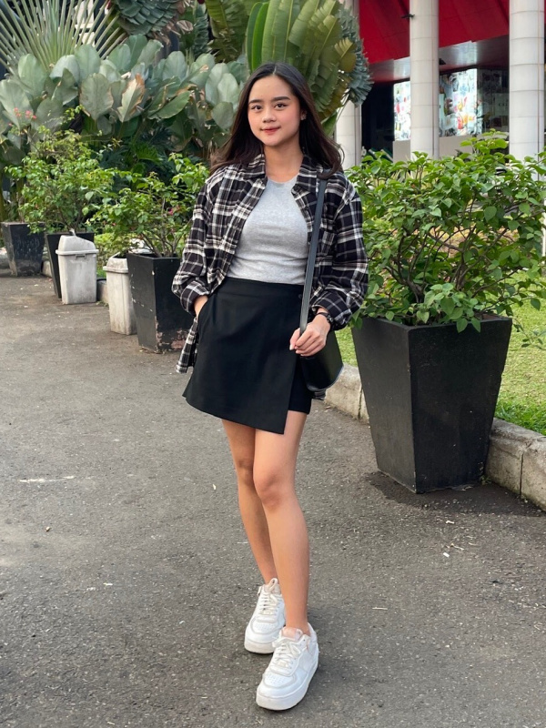 ไอเดียการแต่งตัวของ Adelya(Heritage Bandung) | UNIQLO TH