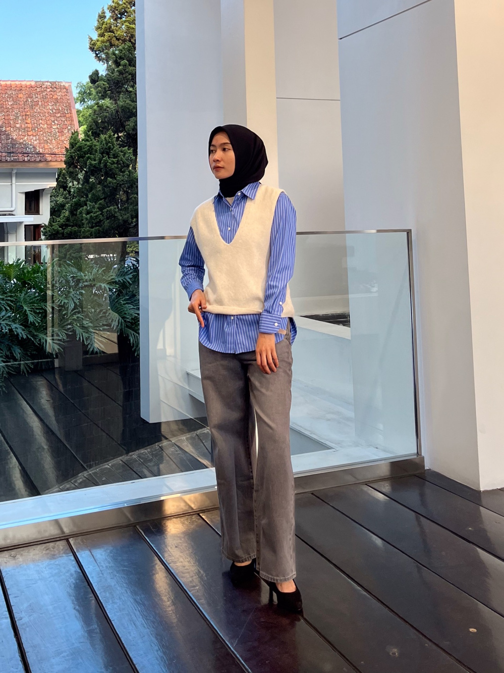 Cek ide styling untuk「Kemeja Broadcloth Oversize | Lengan Panjang、Rompi ...