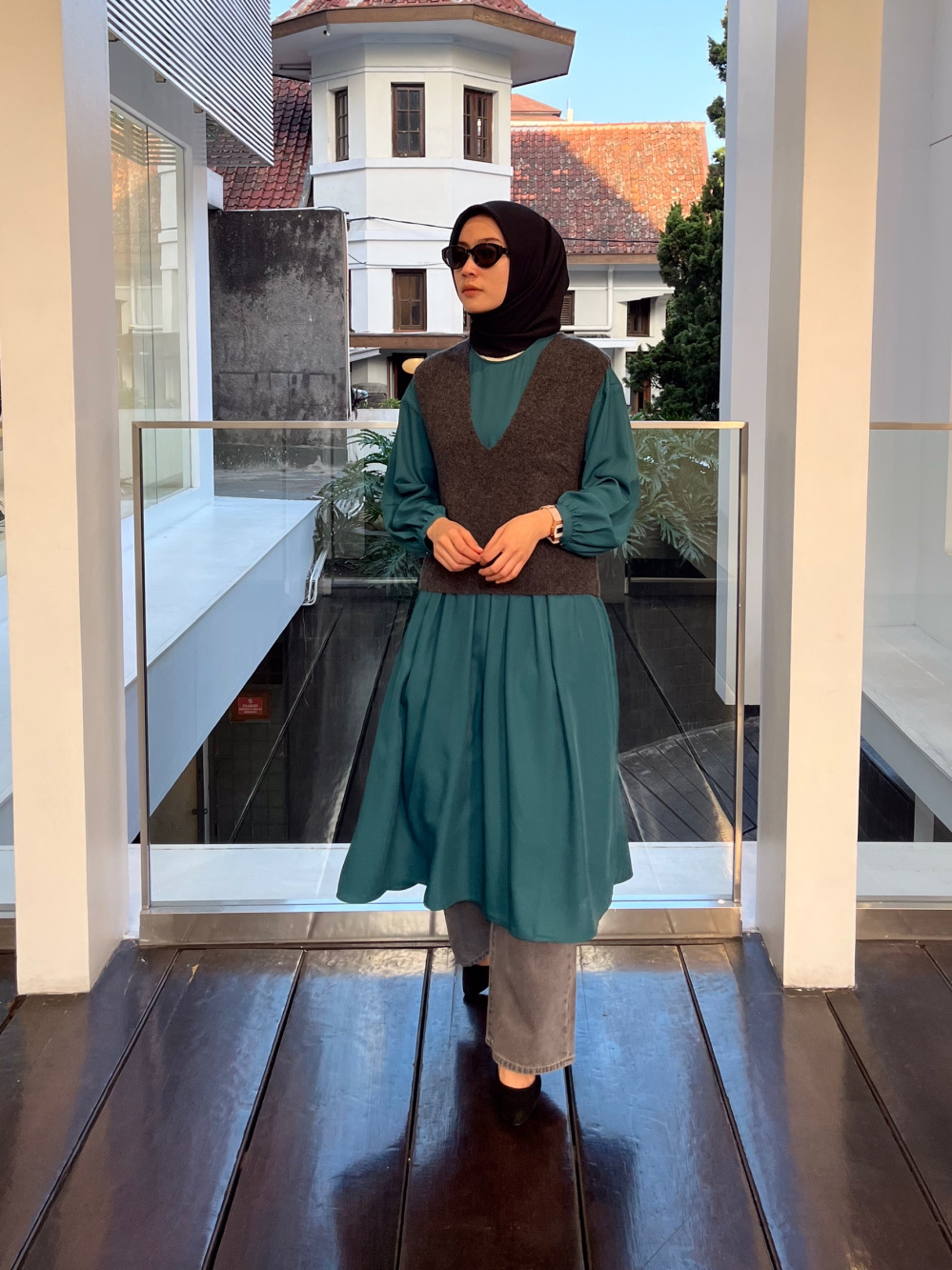 Cek ide styling untuk「Kemeja Broadcloth Oversize | Lengan Panjang、Rompi ...