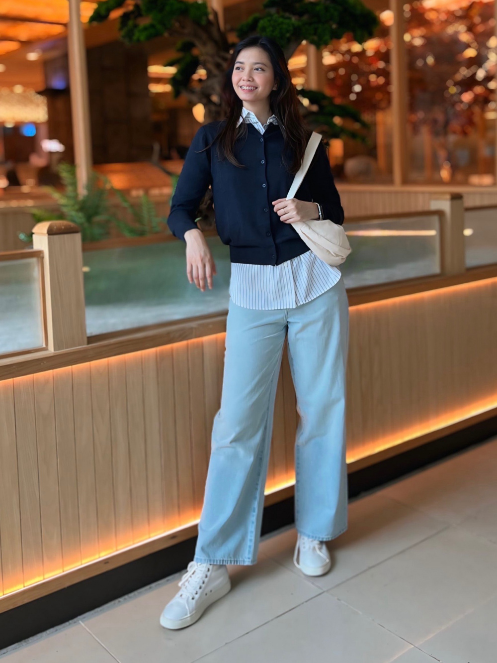 Cek ide styling untuk「Tas Bulat Ultra Mini、Atasan Crop Bra Rib (Tank ...