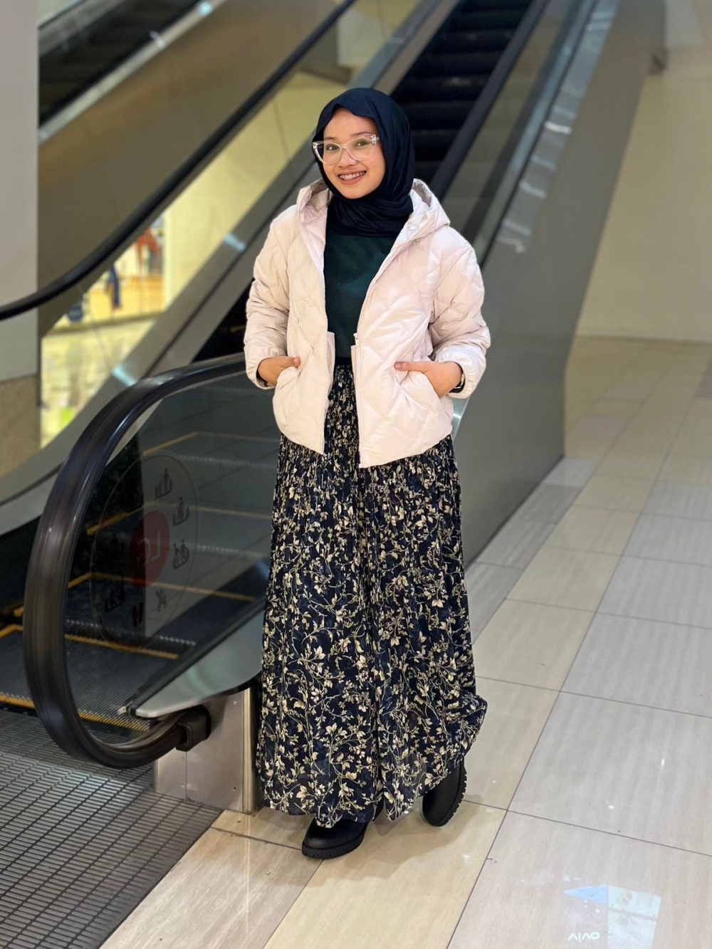 Cek ide styling untuk「HEATTECH T-Shirt Fleece Kerah Tinggi Lengan ...