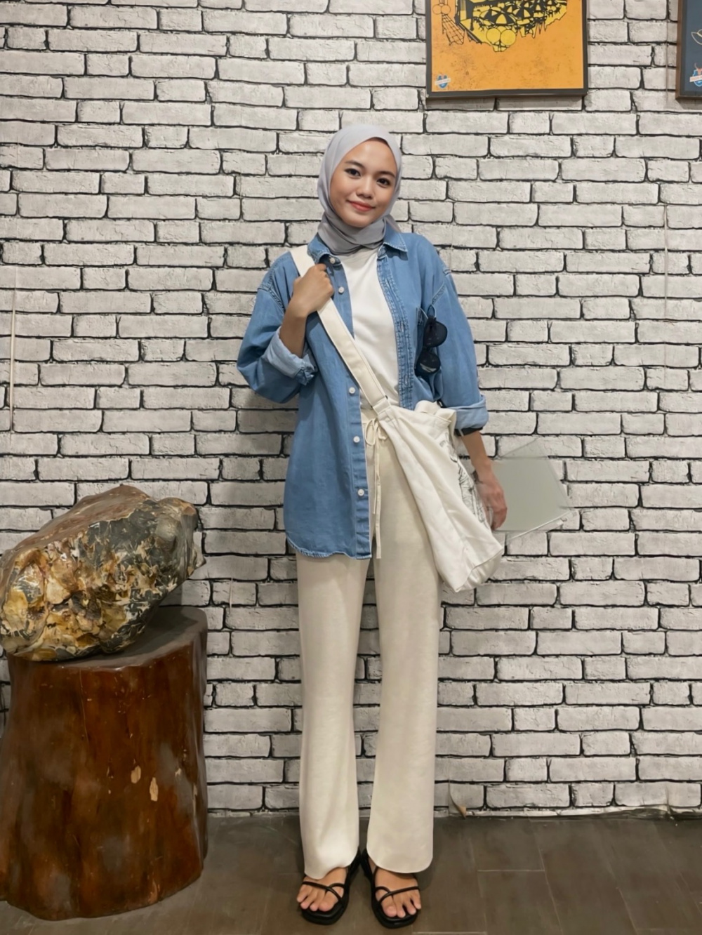 ดูไอเดียสไตล์การแต่งตัวสำหรับ「เสื้อยืดแขนสั้น KAWS + Warhol UT、กระเป๋า 2WAY KAWS + Warhol ...