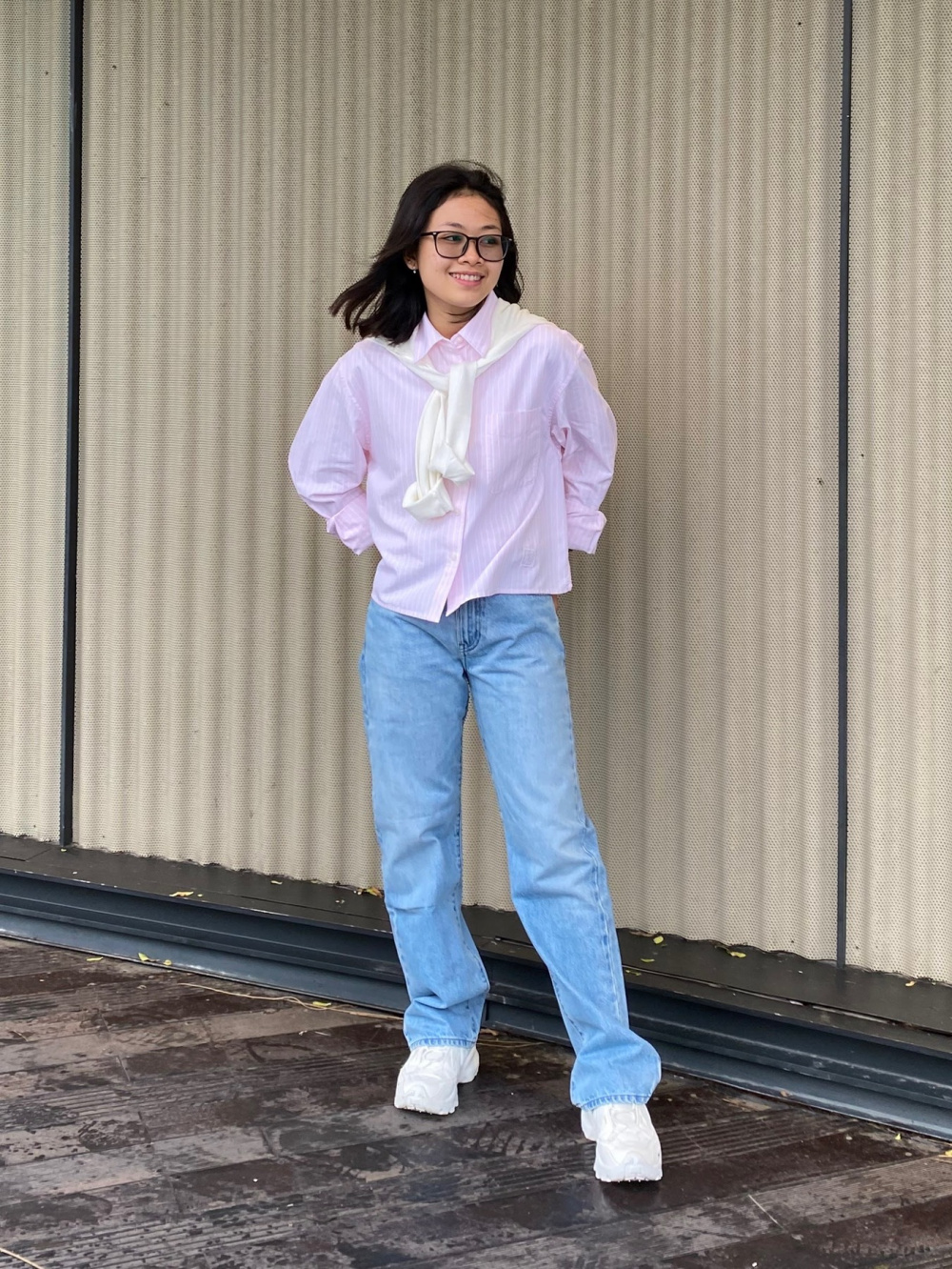 Cek ide styling untuk「Tas Bulat Ultra Mini、Atasan Crop Bra Rib (Tank ...