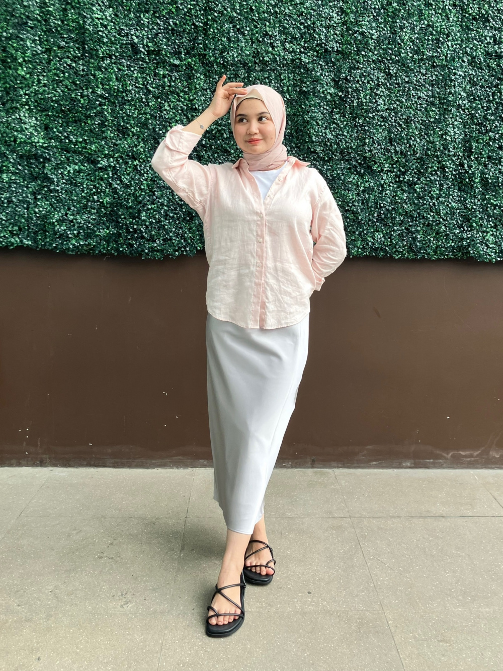 Cek ide styling untuk「Rok Satin」| UNIQLO ID