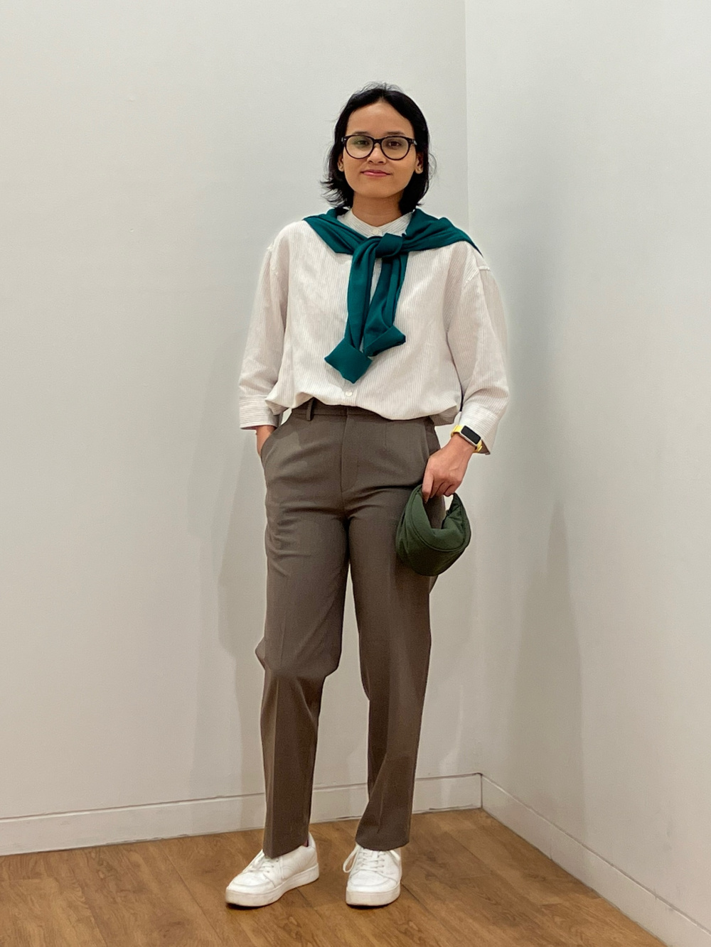 Cek ide styling untuk「Tas Bulat Ultra Mini、Atasan Crop Bra Rib (Tank ...