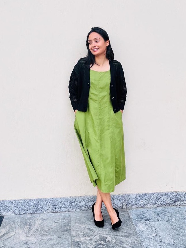 Check styling ideas for「Mesh V Neck Long Sleeve Short Cardigan」| UNIQLO SG