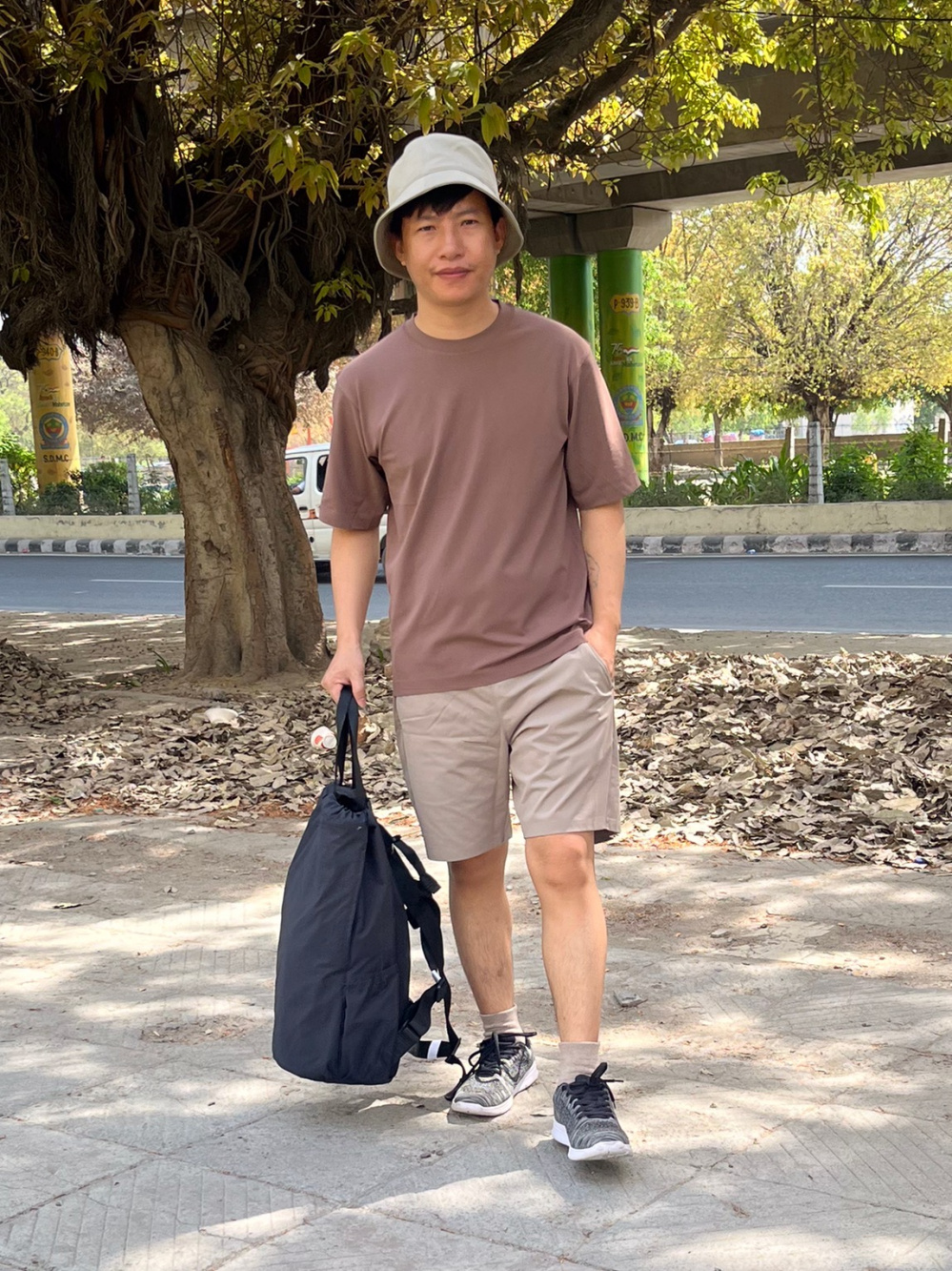 Khám phá gợi ý phong cách cho「Mũ Bucket Chống UV、Balo Dây Rút」| UNIQLO VN