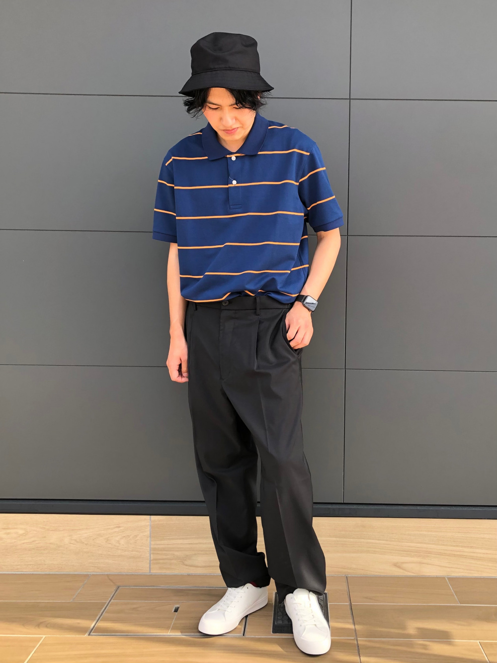 「オックスフォードオーバーサイズプルオーバー（半袖）、タックテーパードパンツ（ウルトラライト・ワイドフィット）」の着用コーディネート| ユニクロ