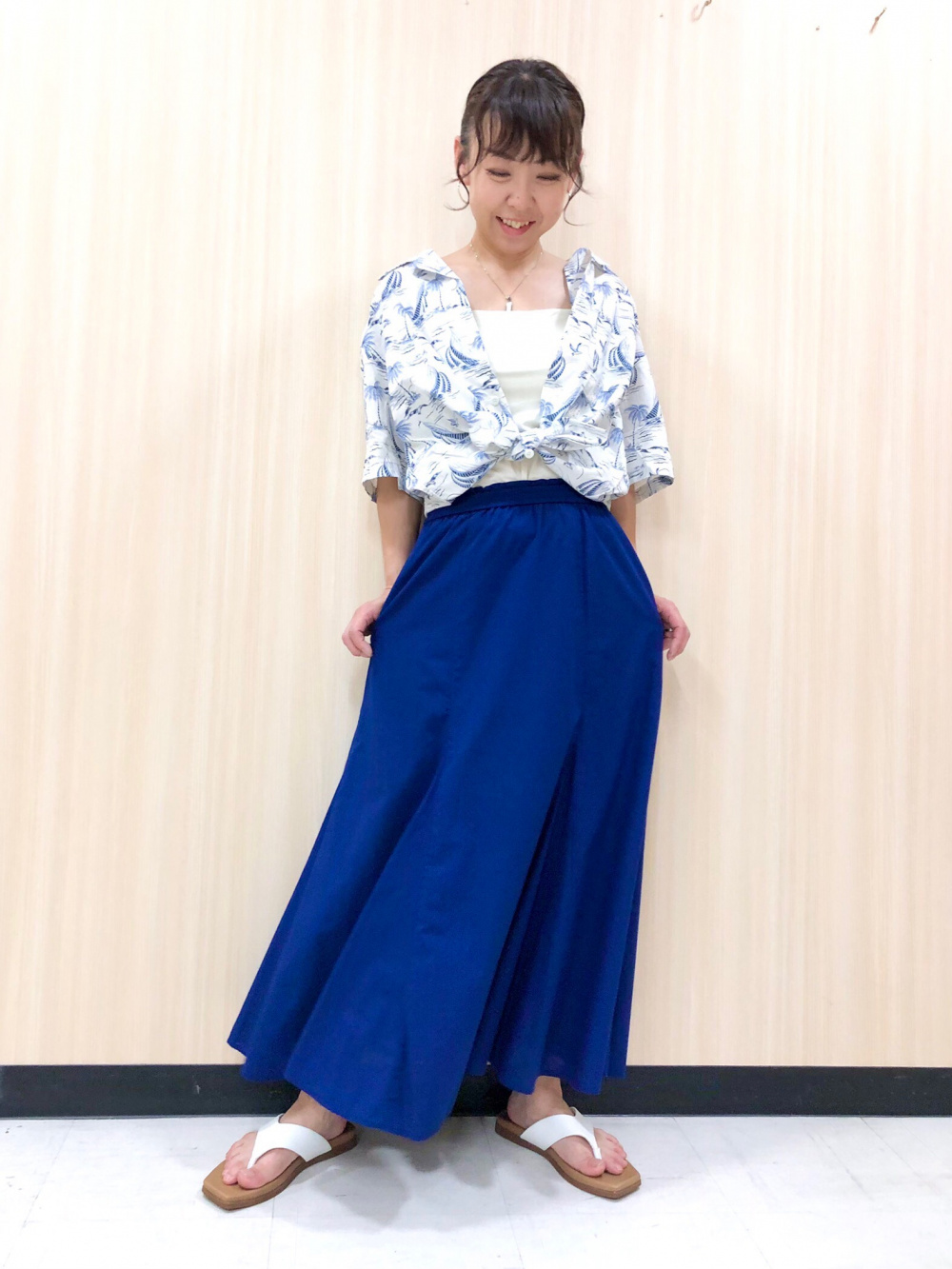 「キャミソールフレアワンピース（標準丈・116～126cm）、レーヨンドルマンスリーブブラウス（7分袖）」の着用コーディネート| ユニクロ